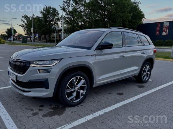 Grey Skoda Kodiaq 2023 in Riga, with an engine capacity of 1.50 L and mileage of 75 thousand km for 29300 €, photo 8 on AUTOMOTO.COM.LV