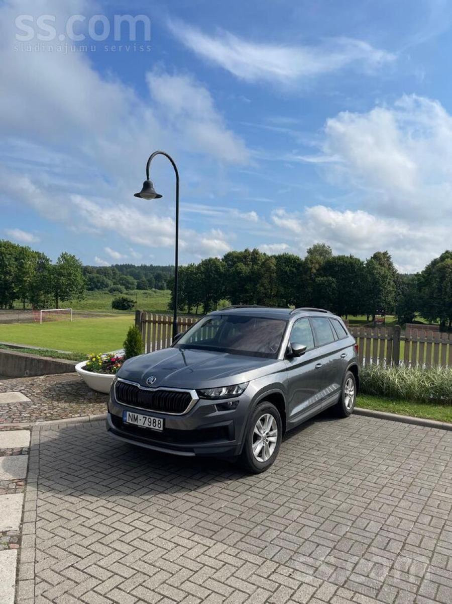 Серый Шкода Kodiaq 2023 в Рига, объемом двигателя 1.50 л и пробегом 31 тыс. км за 30900 €, фото 1 на AUTOMOTO.COM.LV