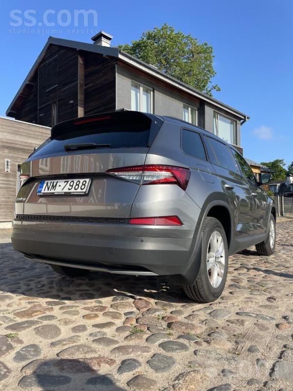 Grey Skoda Kodiaq 2023 in Riga, with an engine capacity of 1.50 L and mileage of 31 thousand km for 29999 €, photo 3 on AUTOMOTO.COM.LV