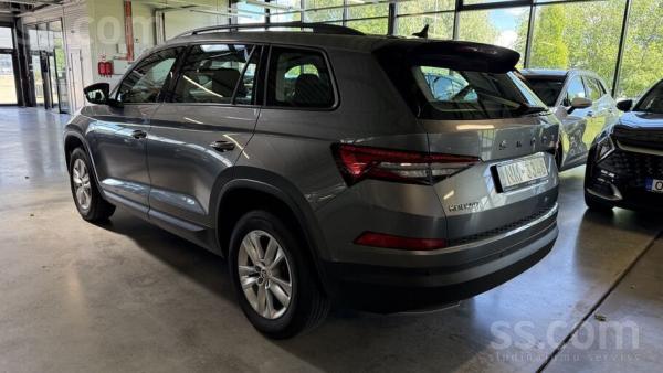 Grey Skoda Kodiaq 2023 in Riga, with an engine capacity of 2.00 L and mileage of 78 thousand km for 27500 €, photo 3 on AUTOMOTO.COM.LV