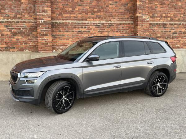 Grey Skoda Kodiaq 2023 in Riga, with an engine capacity of 1.50 L and mileage of 72 thousand km for 25900 €, photo 2 on AUTOMOTO.COM.LV