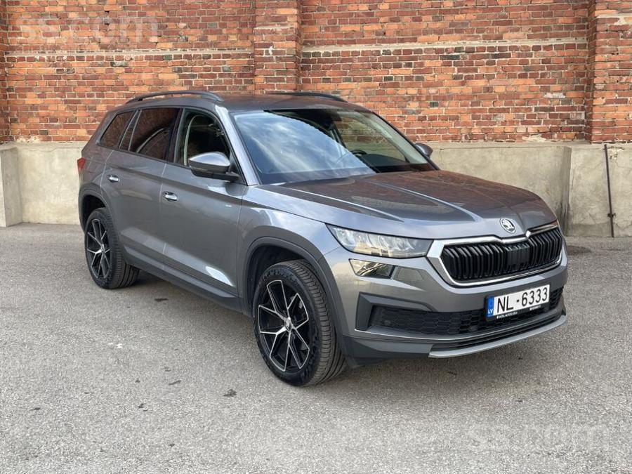 Pelēks Skoda Kodiaq 2023 Rīga, ar dzinēja tilpumu 1.50 L un nobraukumu 72 tūkst. km par 25900 €, foto 4 vietnē AUTOMOTO.COM.LV
