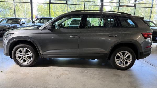 Grey Skoda Kodiaq 2023 in Riga, with an engine capacity of 2.00 L and mileage of 78 thousand km for 2750000 €, photo 1 on AUTOMOTO.COM.LV