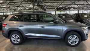 Grey Skoda Kodiaq 2023 in Riga, with an engine capacity of 2.00 L and mileage of 78 thousand km for 2750000 €, photo 5 on AUTOMOTO.COM.LV