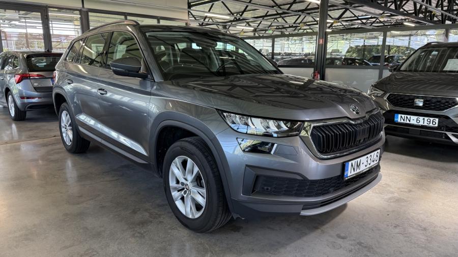 Grey Skoda Kodiaq 2023 in Riga, with an engine capacity of 2.00 L and mileage of 78 thousand km for 2750000 €, photo 6 on AUTOMOTO.COM.LV