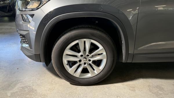 Grey Skoda Kodiaq 2023 in Riga, with an engine capacity of 2.00 L and mileage of 78 thousand km for 2750000 €, photo 6 on AUTOMOTO.COM.LV