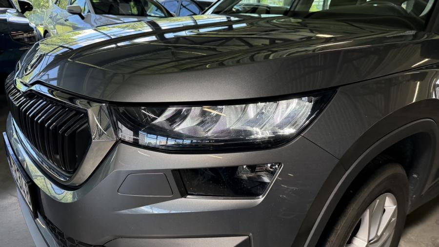 Grey Skoda Kodiaq 2023 in Riga, with an engine capacity of 2.00 L and mileage of 78 thousand km for 2750000 €, photo 8 on AUTOMOTO.COM.LV