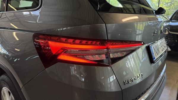 Grey Skoda Kodiaq 2023 in Riga, with an engine capacity of 2.00 L and mileage of 78 thousand km for 2750000 €, photo 8 on AUTOMOTO.COM.LV