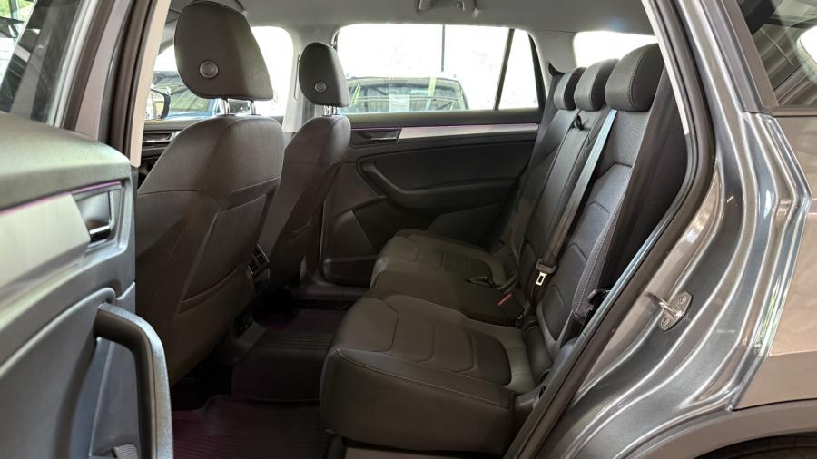 Grey Skoda Kodiaq 2023 in Riga, with an engine capacity of 2.00 L and mileage of 78 thousand km for 2750000 €, photo 12 on AUTOMOTO.COM.LV