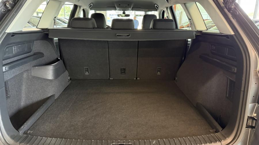 Grey Skoda Kodiaq 2023 in Riga, with an engine capacity of 2.00 L and mileage of 78 thousand km for 2750000 €, photo 13 on AUTOMOTO.COM.LV