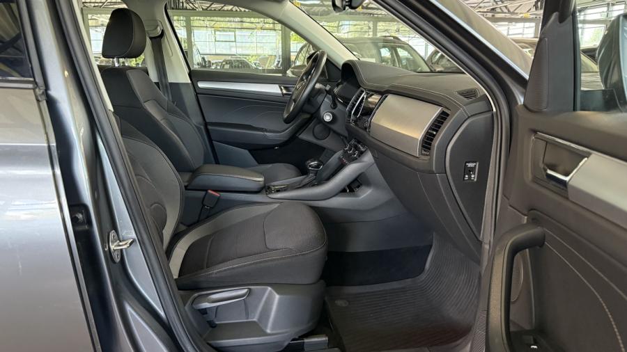 Grey Skoda Kodiaq 2023 in Riga, with an engine capacity of 2.00 L and mileage of 78 thousand km for 2750000 €, photo 15 on AUTOMOTO.COM.LV