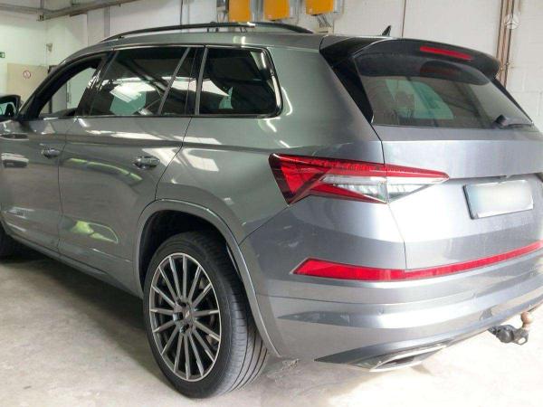 Серый Шкода Kodiaq 2023 в Вильнюс, объемом двигателя 1.98 л и пробегом 51 тыс. км за 42690 €, фото 5 на AUTOMOTO.COM.LV