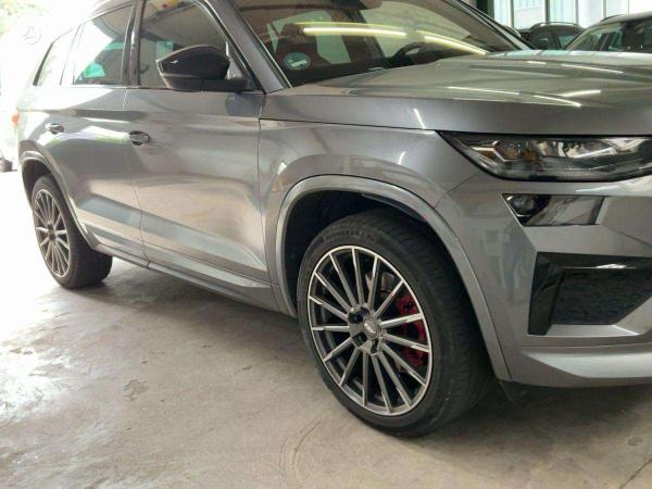 Grey Skoda Kodiaq 2023 in Vilnius, with an engine capacity of 1.98 L and mileage of 51 thousand km for 42690 €, photo 4 on AUTOMOTO.COM.LV