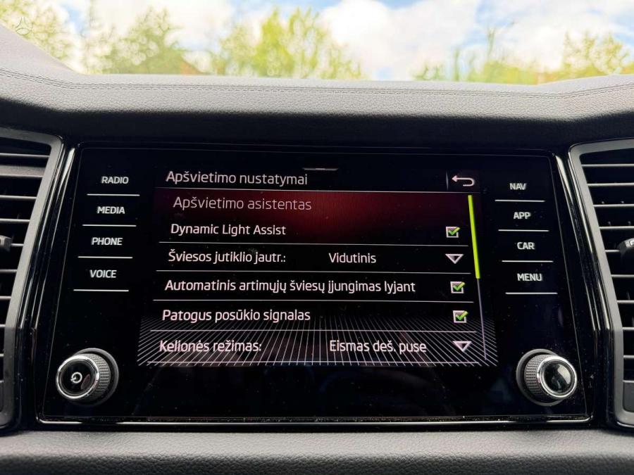 Grey Skoda Kodiaq 2023 in Kaunas, with an engine capacity of 1.50 L and mileage of 163 thousand km for 26900 €, photo 27 on AUTOMOTO.COM.LV
