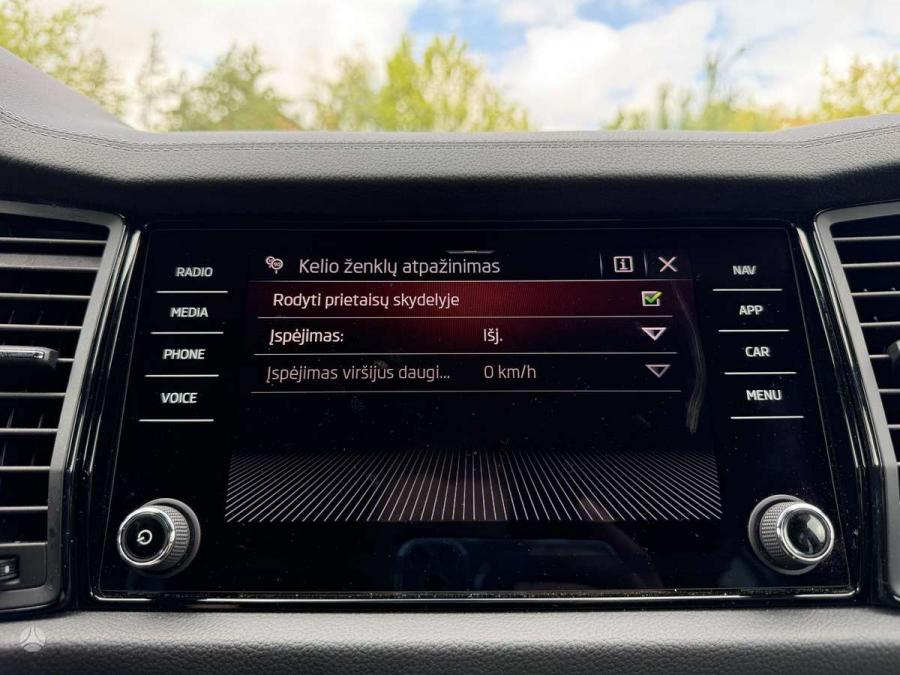 Grey Skoda Kodiaq 2023 in Kaunas, with an engine capacity of 1.50 L and mileage of 163 thousand km for 26900 €, photo 31 on AUTOMOTO.COM.LV