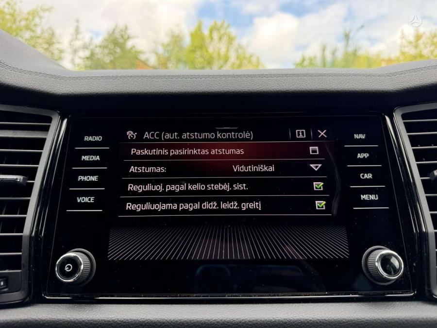 Grey Skoda Kodiaq 2023 in Kaunas, with an engine capacity of 1.50 L and mileage of 163 thousand km for 26900 €, photo 33 on AUTOMOTO.COM.LV