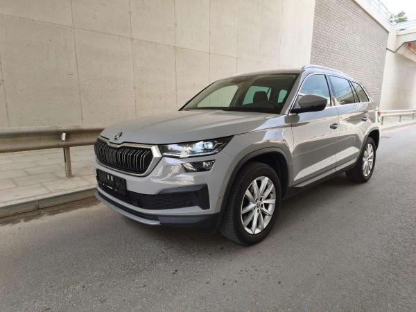Серый Шкода Kodiaq 2023 в Калвария, объемом двигателя 1.50 л и пробегом 128 тыс. км за 27528 €, фото 1 на AUTOMOTO.COM.LV