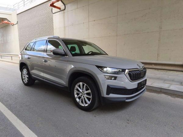 Серый Шкода Kodiaq 2023 в Калвария, объемом двигателя 1.50 л и пробегом 128 тыс. км за 27528 €, фото 3 на AUTOMOTO.COM.LV