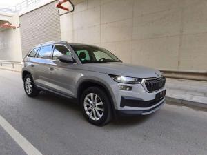 Серый Шкода Kodiaq 2023 в Калвария, объемом двигателя 1.50 л и пробегом 128 тыс. км за 27528 €, фото 4 на AUTOMOTO.COM.LV