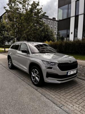 Grey Skoda Kodiaq 2023 in Riga, with an engine capacity of 1.50 L and mileage of 76 thousand km for 28990 €, photo  on AUTOMOTO.COM.LV