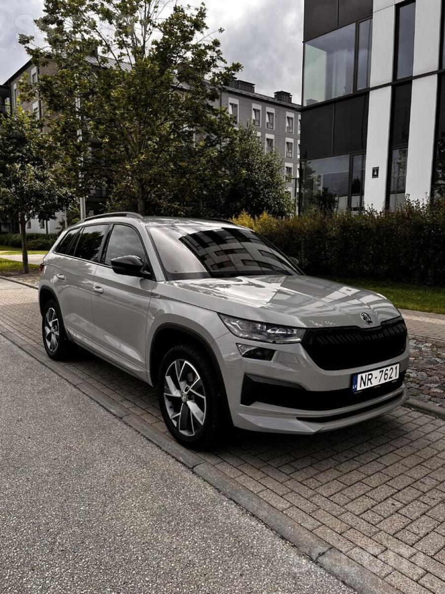 Pelēks Skoda Kodiaq 2023 Rīga, ar dzinēja tilpumu 1.50 L un nobraukumu 76 tūkst. km par 28990 €, foto 1 vietnē AUTOMOTO.COM.LV