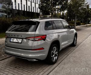 Pelēks Skoda Kodiaq 2023 Rīga, ar dzinēja tilpumu 1.50 L un nobraukumu 76 tūkst. km par 28990 €, foto 3 vietnē AUTOMOTO.COM.LV