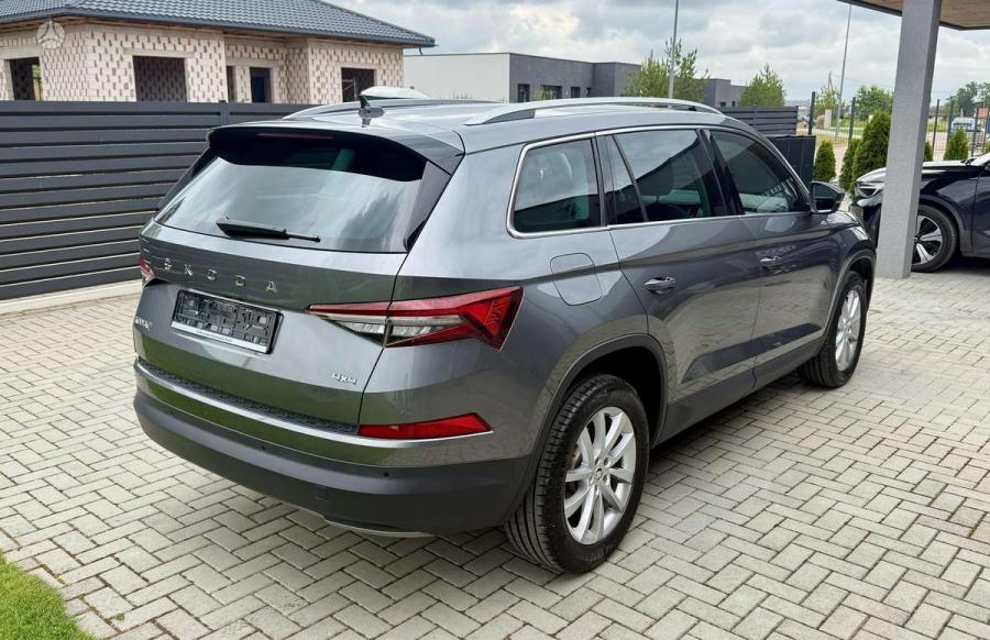 Grey Skoda Kodiaq 2023 in Vilnius, with an engine capacity of 1.97 L and mileage of 145 thousand km for 25290 €, photo 5 on AUTOMOTO.COM.LV
