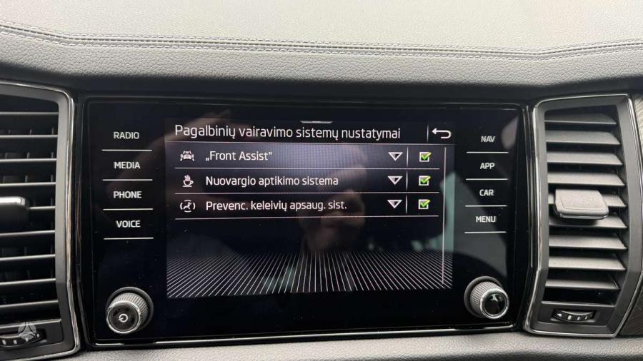 Grey Skoda Kodiaq 2023 in Vilnius, with an engine capacity of 1.97 L and mileage of 145 thousand km for 25290 €, photo 21 on AUTOMOTO.COM.LV
