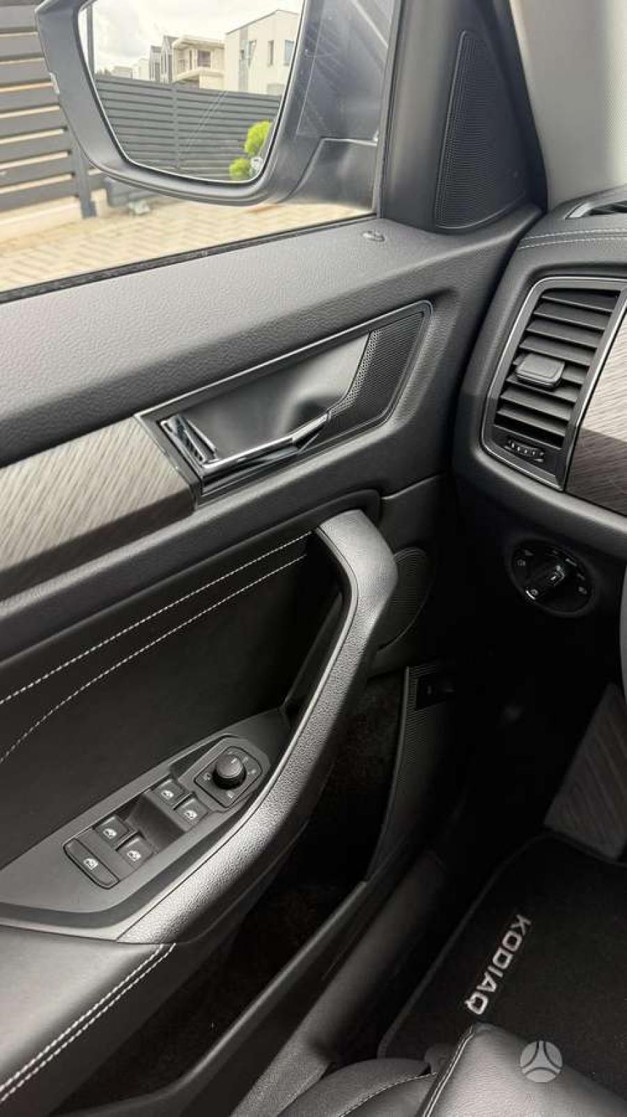 Grey Skoda Kodiaq 2023 in Vilnius, with an engine capacity of 1.97 L and mileage of 145 thousand km for 25290 €, photo 24 on AUTOMOTO.COM.LV