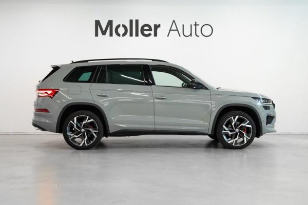 Grey Skoda Kodiaq 2023 in Vilnius, with an engine capacity of 2.00 L and mileage of 125 thousand km for 35500 €, photo 4 on AUTOMOTO.COM.LV