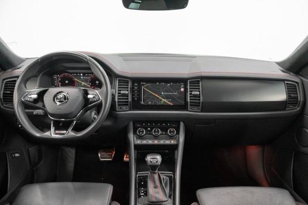 Grey Skoda Kodiaq 2023 in Vilnius, with an engine capacity of 2.00 L and mileage of 125 thousand km for 35500 €, photo 8 on AUTOMOTO.COM.LV