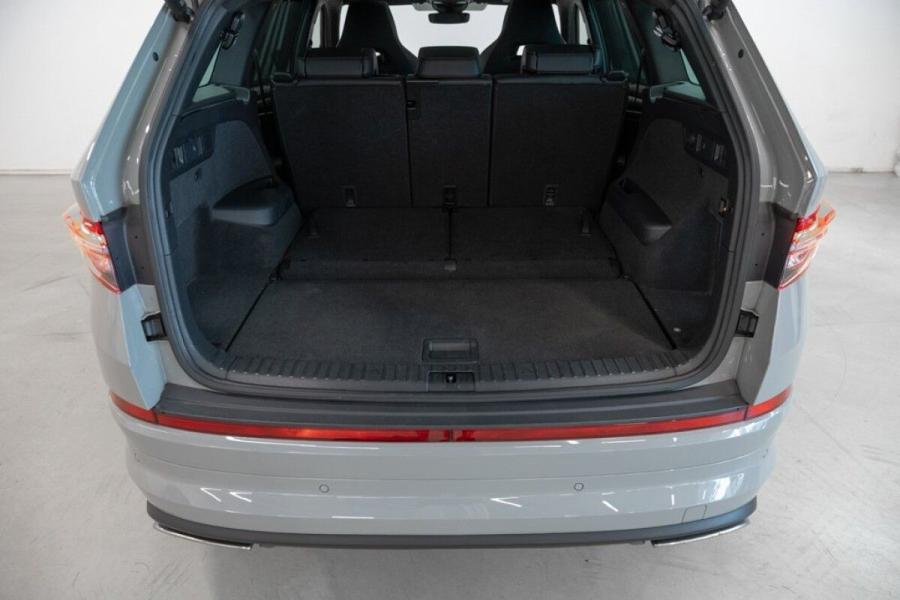 Серый Шкода Kodiaq 2023 в Вильнюс, объемом двигателя 2.00 л и пробегом 125 тыс. км за 35500 €, фото 27 на AUTOMOTO.COM.LV