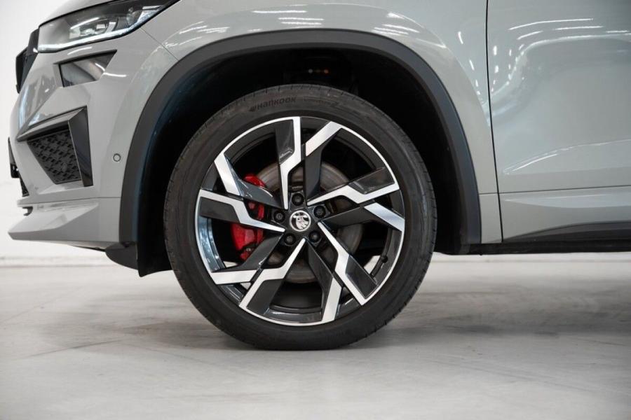 Серый Шкода Kodiaq 2023 в Вильнюс, объемом двигателя 2.00 л и пробегом 125 тыс. км за 35500 €, фото 30 на AUTOMOTO.COM.LV
