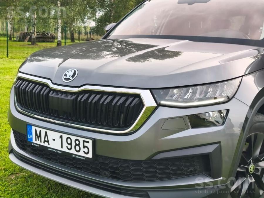 Pelēks Skoda Kodiaq 2023 Rīga, ar dzinēja tilpumu 1.50 L un nobraukumu 62 tūkst. km par 27000 €, foto 1 vietnē AUTOMOTO.COM.LV