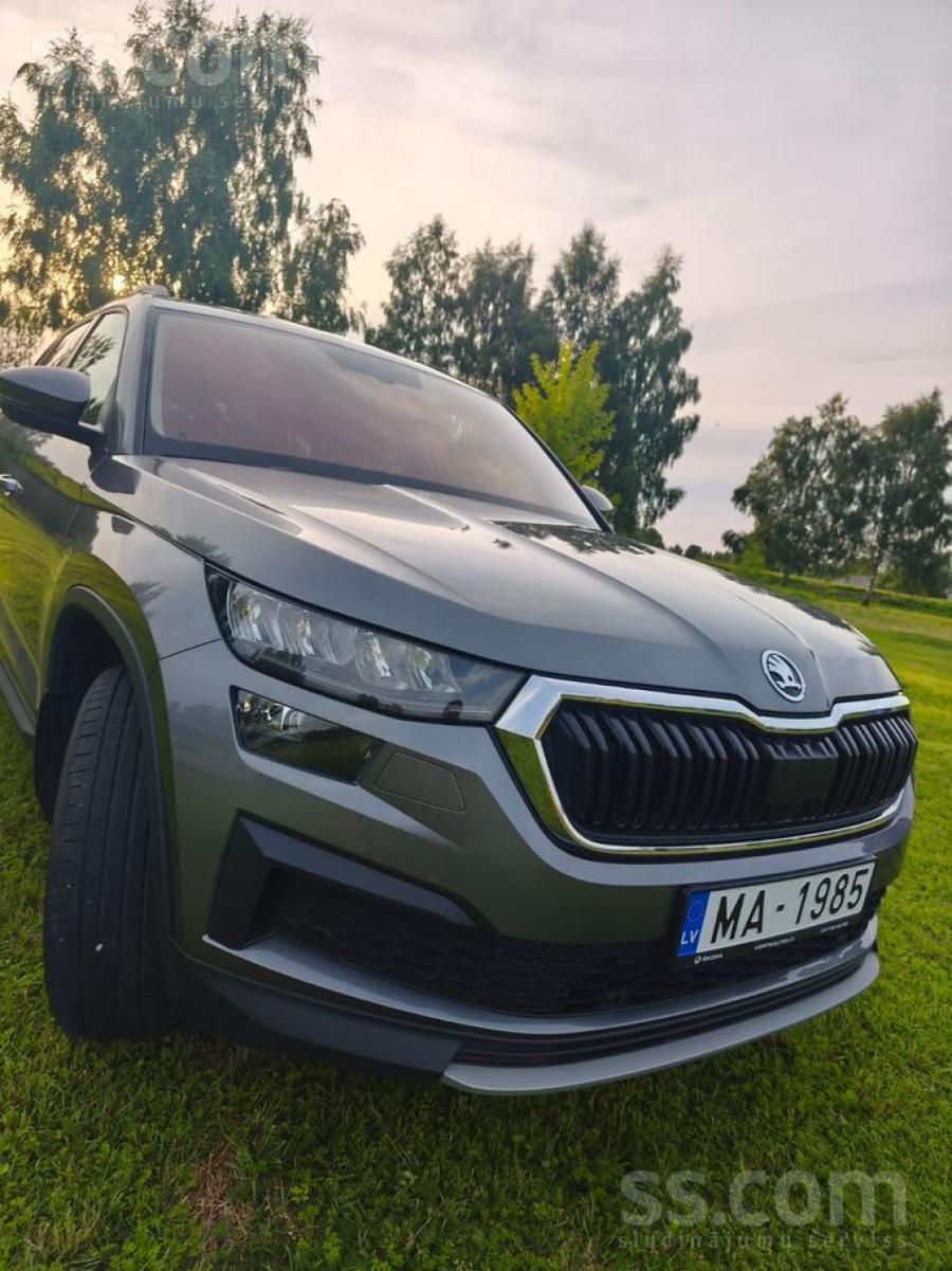 Pelēks Skoda Kodiaq 2023 Rīga, ar dzinēja tilpumu 1.50 L un nobraukumu 62 tūkst. km par 27000 €, foto 3 vietnē AUTOMOTO.COM.LV