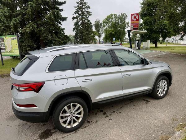Grey Skoda Kodiaq 2023 in Taurage, with an engine capacity of 1.97 L and mileage of 167 thousand km for 24999 €, photo 6 on AUTOMOTO.COM.LV