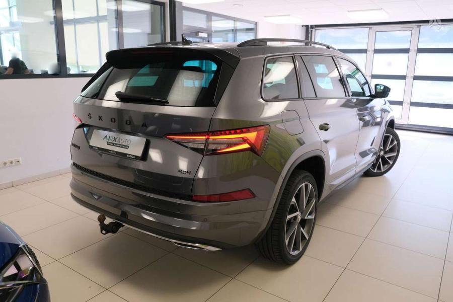 Grey Skoda Kodiaq 2023 in Vilnius, with an engine capacity of 1.97 L and mileage of 122 thousand km for 31900 €, photo 3 on AUTOMOTO.COM.LV