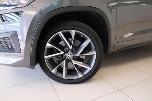 Grey Skoda Kodiaq 2023 in Vilnius, with an engine capacity of 1.97 L and mileage of 122 thousand km for 31900 €, photo 39 on AUTOMOTO.COM.LV