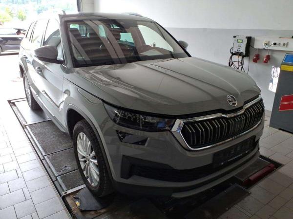 Pelēks Skoda Kodiaq 2023 Kauņa, ar dzinēja tilpumu 1.97 L un nobraukumu 140 tūkst. km par 23999 €, foto 2 vietnē AUTOMOTO.COM.LV