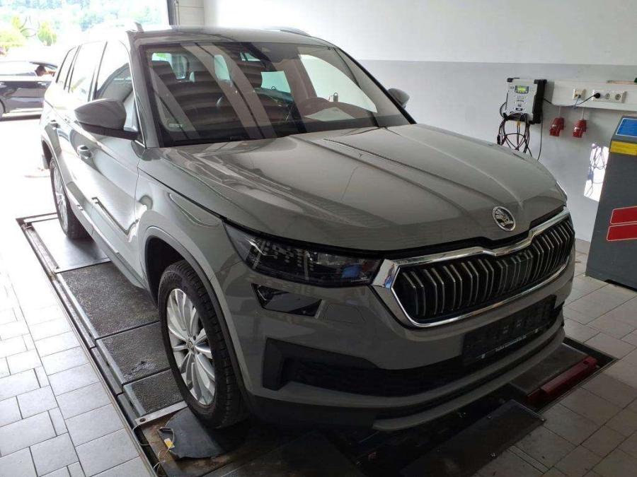 Серый Шкода Kodiaq 2023 в Каунас, объемом двигателя 1.97 л и пробегом 140 тыс. км за 23999 €, фото 3 на AUTOMOTO.COM.LV