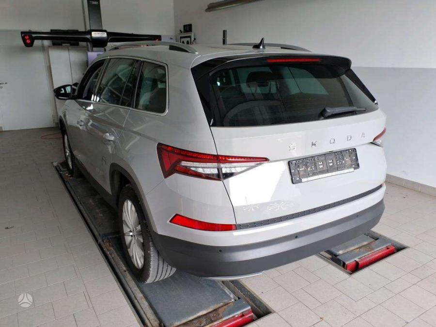 Серый Шкода Kodiaq 2023 в Каунас, объемом двигателя 1.97 л и пробегом 140 тыс. км за 23999 €, фото 4 на AUTOMOTO.COM.LV
