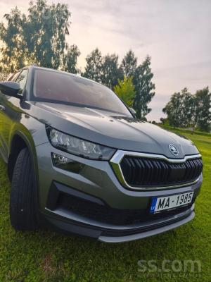 Pelēks Skoda Kodiaq 2023 Rīga, ar dzinēja tilpumu 1.50 L un nobraukumu 63 tūkst. km par 23999 €, foto  vietnē AUTOMOTO.COM.LV