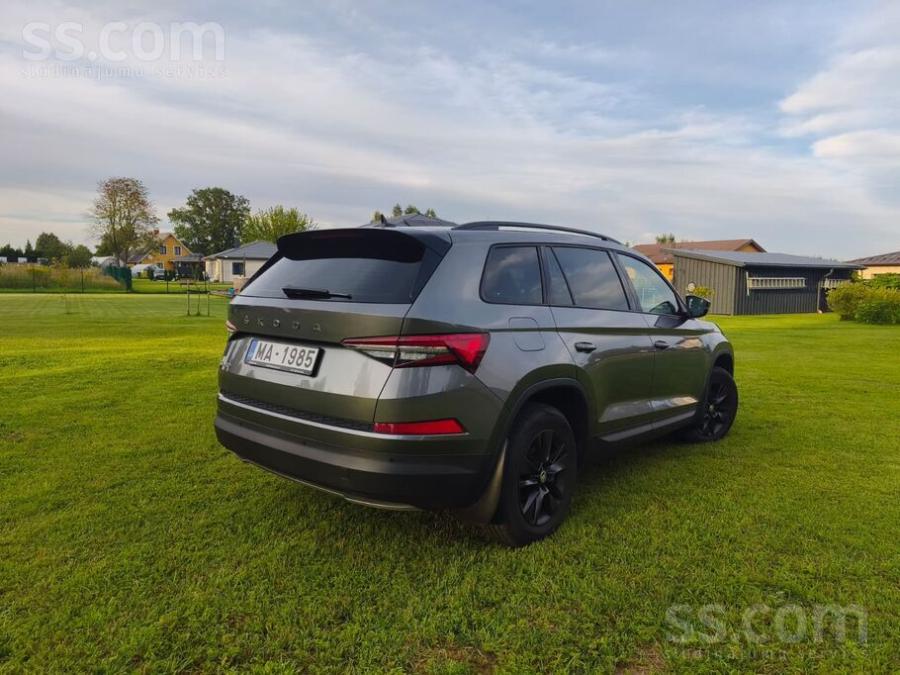 Pelēks Skoda Kodiaq 2023 Rīga, ar dzinēja tilpumu 1.50 L un nobraukumu 63 tūkst. km par 23999 €, foto 5 vietnē AUTOMOTO.COM.LV