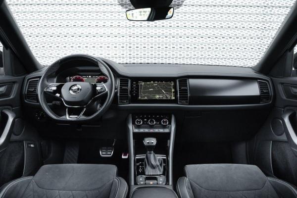 Grey Skoda Kodiaq 2023 in Marupe, with an engine capacity of 2.00 L and mileage of 143 thousand km for 31700 €, photo 6 on AUTOMOTO.COM.LV