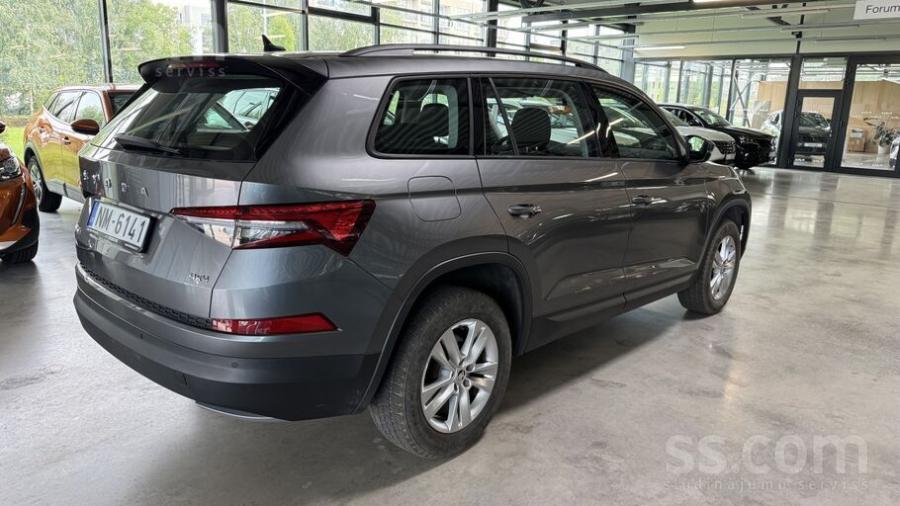 Pelēks Skoda Kodiaq 2023 Rīga, ar dzinēja tilpumu 2.00 L un nobraukumu 61 tūkst. km par 27900 €, foto 5 vietnē AUTOMOTO.COM.LV