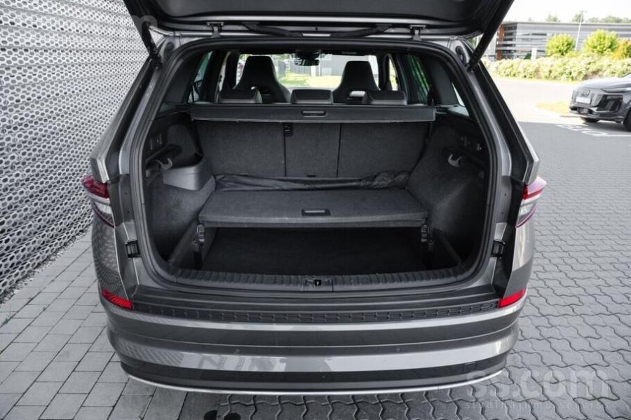 Серый Шкода Kodiaq 2023 в Рига, объемом двигателя 2.00 л и пробегом 143 тыс. км за 29750 €, фото 29 на AUTOMOTO.COM.LV