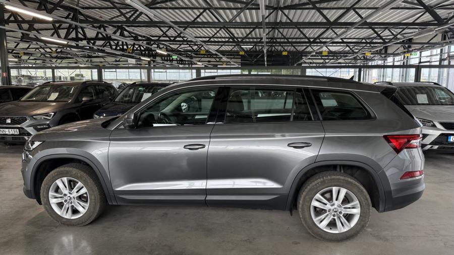 Grey Skoda Kodiaq 2023 in Riga, with an engine capacity of 2.00 L and mileage of 61 thousand km for 27900 €, photo 1 on AUTOMOTO.COM.LV