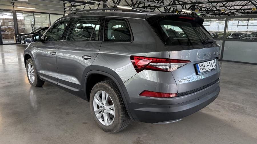 Grey Skoda Kodiaq 2023 in Riga, with an engine capacity of 2.00 L and mileage of 61 thousand km for 27900 €, photo 3 on AUTOMOTO.COM.LV