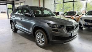 Grey Skoda Kodiaq 2023 in Riga, with an engine capacity of 2.00 L and mileage of 61 thousand km for 27900 €, photo 6 on AUTOMOTO.COM.LV