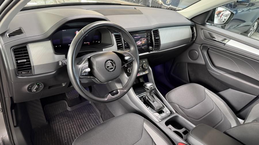 Grey Skoda Kodiaq 2023 in Riga, with an engine capacity of 2.00 L and mileage of 61 thousand km for 27900 €, photo 10 on AUTOMOTO.COM.LV